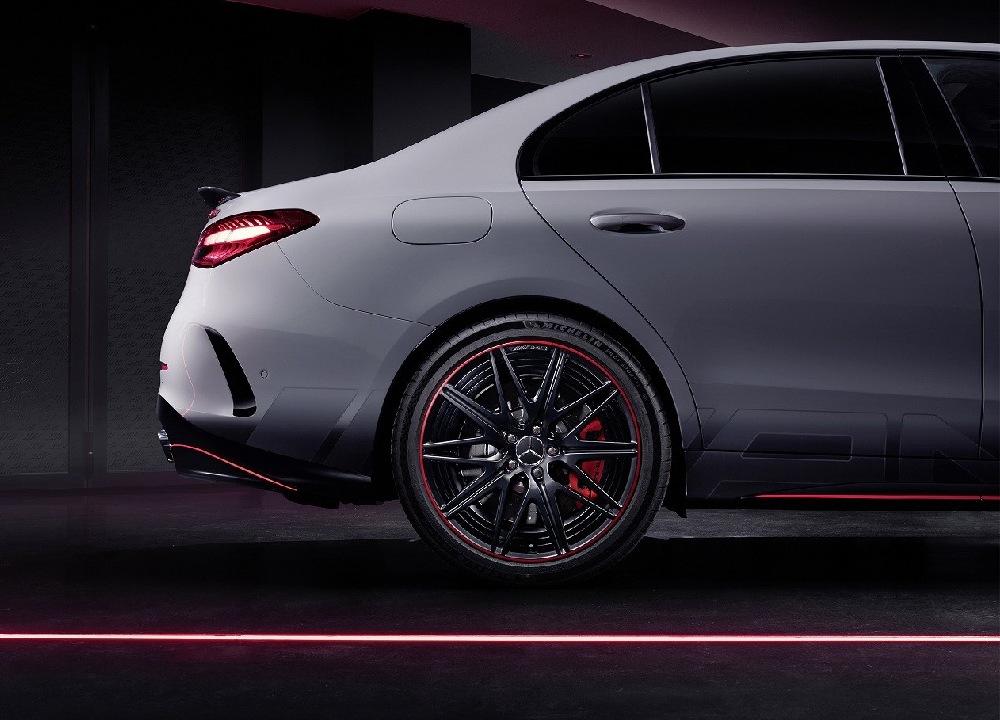 StriveME - مرسيدس ايه ام جي سي 63 اس اي بيرفورمانس بلمسة من فورمولا 1 في نسخة خاصة